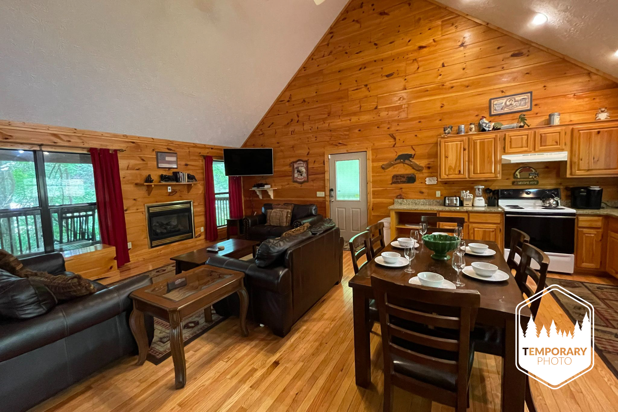 Bear FootInn - Gatlinburg Cabin Rentals - Chalet Village | Gatlinburg ...